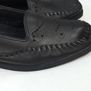 Softspots | Shoes | Softspots Black Pierced Leather Loafer Moc Narrow ...